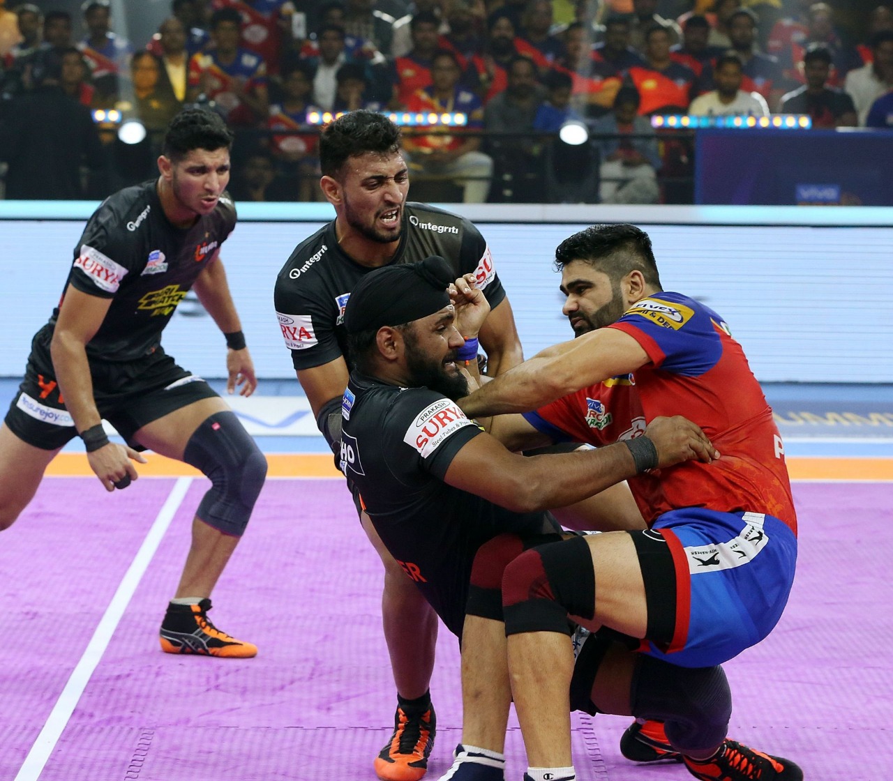 PKL 2022 112वें मैच में यूपी योद्धाज ने यू मुंबा को 38-28 से हराया | HNN 24x7