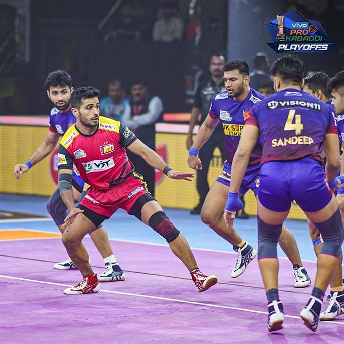 PKL 2022 के पहले एलिमिनेटर में बेंगलुरु बुल्स ने दबंग दिल्ली केसी को 56-24 से हराया | HNN 24x7